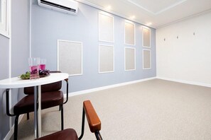 Quarto (Ondol) | Escrivaninha, cortinas blackout, quartos à prova de som