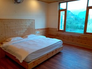 Quarto Deluxe, 1 cama queen-size, fumadores | Camas de colchão pillowtop, com decoração personalizada