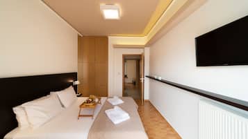 Apartamento de Luxo, 2 quartos, não fumadores | 2 quartos, lençóis de algodão egípcio, roupa hipoalergénica