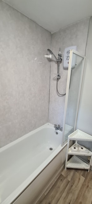 Apartamento Familiar, 2 camas de casal, não fumadores | 2 quartos, secretária, quartos insonorizados, ferro/tábua de engomar 