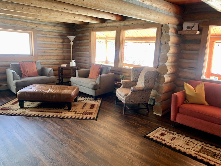 5br/5.5ba Renovated Historic Log Cabin In The Heart Of Town! - Grand Lake, CO