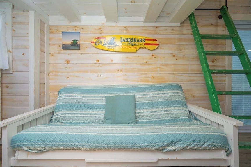 Tiny House Green Lifeguard Stand - Sleeps 5 - Florida