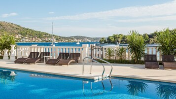 Bar junto à piscina