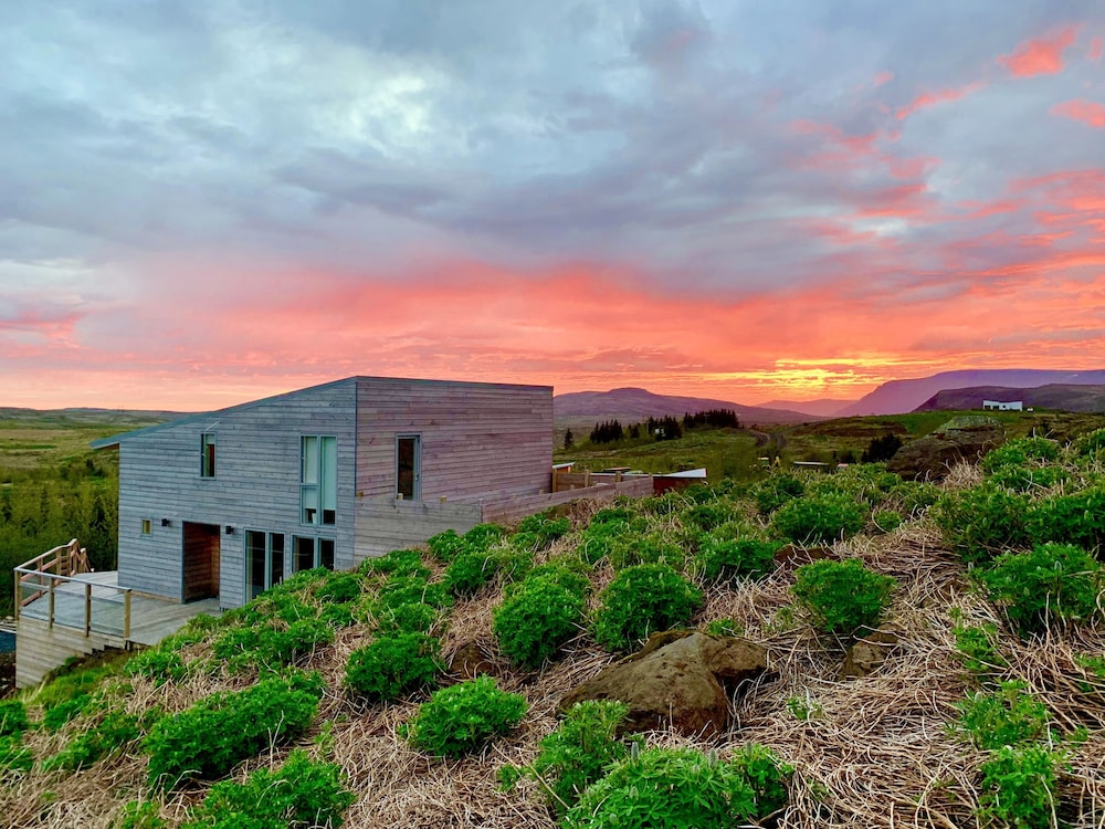 Designers Villa Near Alafoss Waterfall - Islande