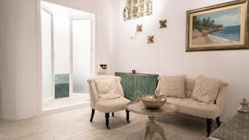 Cofre no quarto, com decoração personalizada