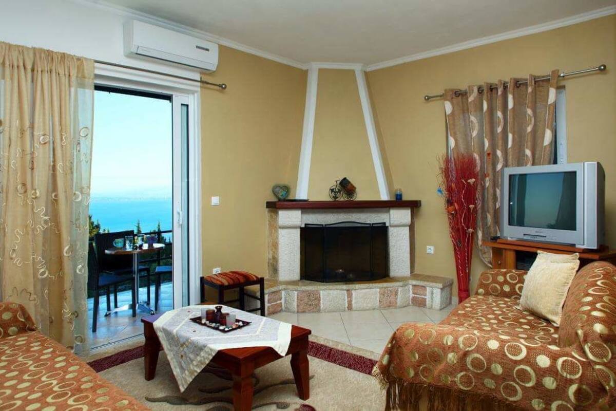 Apartamento, 2 quartos | Sala | TV de ecrã plano