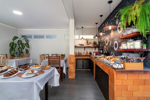 Pequeno-almoço tipo buffet diário incluído 