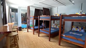 Dormitório compartilhado standard, várias camas, acessível, banheiro compartilhado | 20 quartos, Wi-Fi de cortesia, roupa de cama