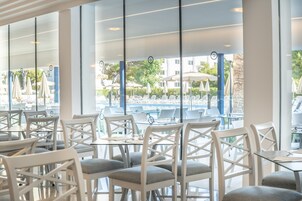 Pequeno-almoço tipo buffet diário incluído