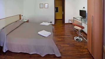 Quarto casal | Escrivaninha, Wi-Fi de cortesia, roupa de cama