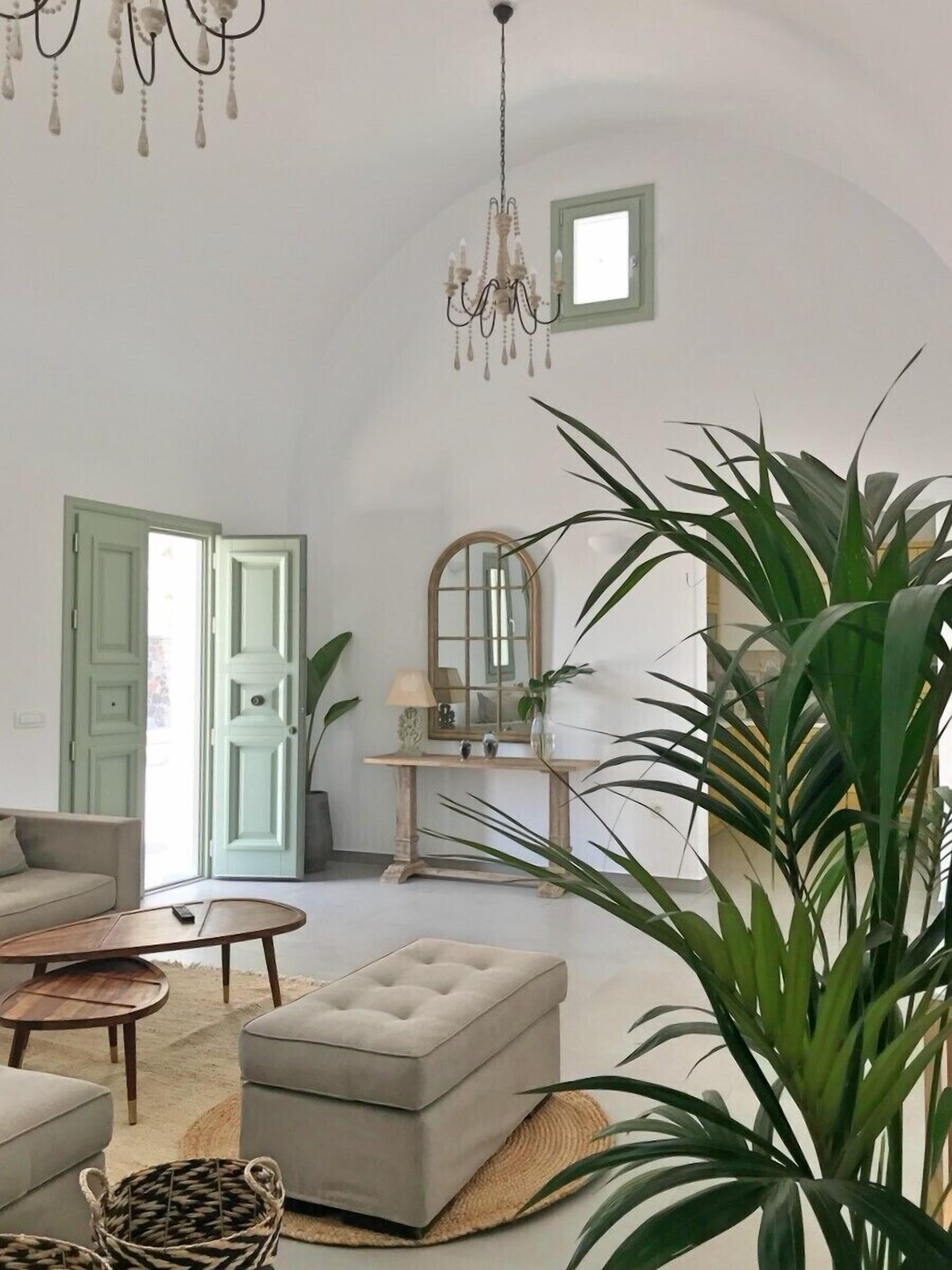 Vila superluxo, 3 quartos, piscina particular, ao lado da piscina | Área de estar | TV de tela plana, Netflix, DVD player