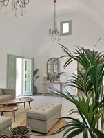 Villa de Luxo, 3 quartos, piscina privativa, junto à piscina | Sala de estar | TV de ecrã plano, Netflix, leitor de DVD