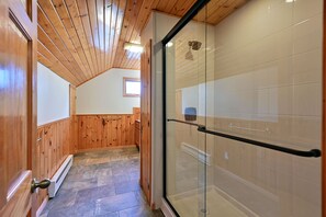 Casa, 4 quartos | Banheiro | Toalhas de banho