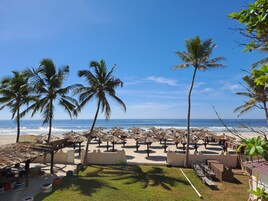 Praia particular nas proximidades, areia branca 