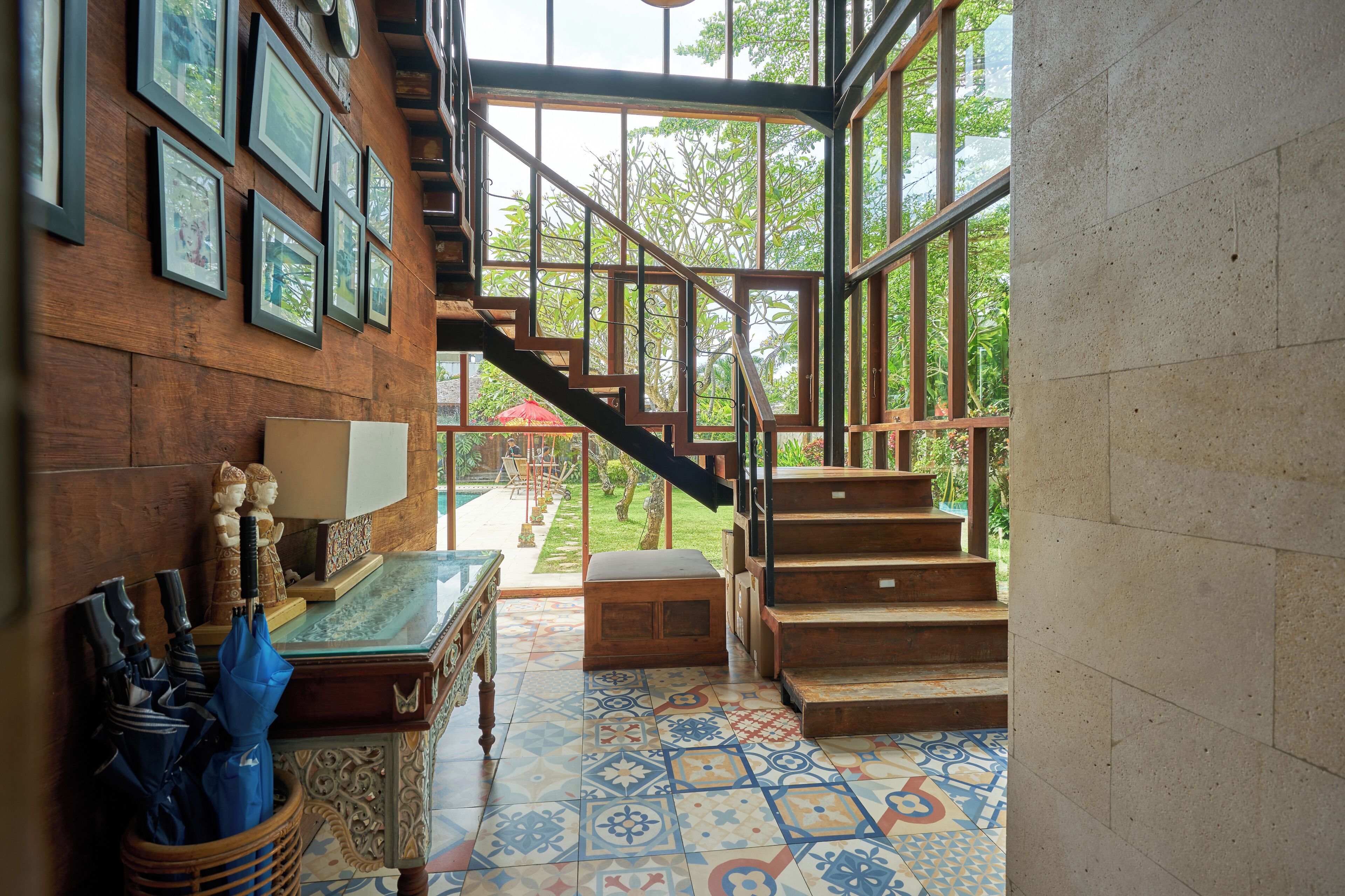 Villa Familiar, 6 quartos, junto à praia | Sala de estar | TV de ecrã plano 
