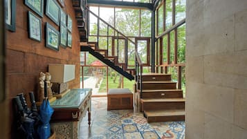 Villa Familiar, 6 quartos, junto à praia | Sala de estar | TV de ecrã plano