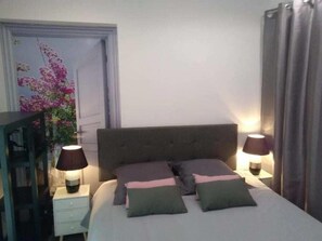 Quarto Duplo | Com decoração personalizada, com mobília individualizada 