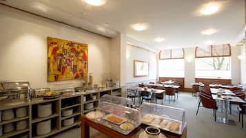 Café da manhã com buffet todos os dias (EUR 20 por pessoa)