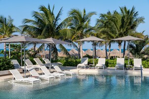 4 piscinas externas, piscina aquecida, barracas de cortesia, guarda-sóis