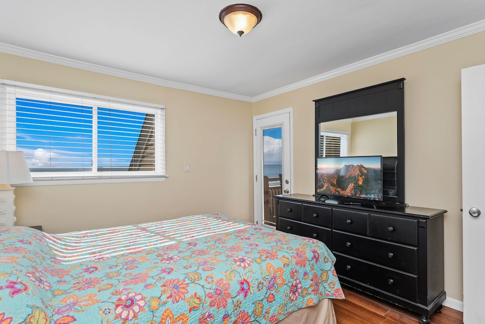 Ocean Front Paradise: Centrally Located Condo With Pool Access - Bald Head Island, NC