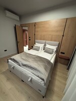 Apartamento de Luxo, 2 quartos, ar condicionado, Vista para a cidade | Lençóis italianos Frette, roupa de alta qualidade 
