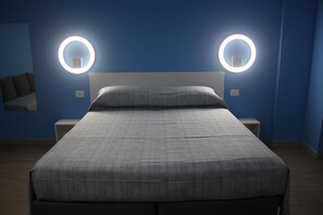 Quarto Quádruplo Superior | Roupa hipoalergénica, edredões de penas, camas de colchão viscoelástico 