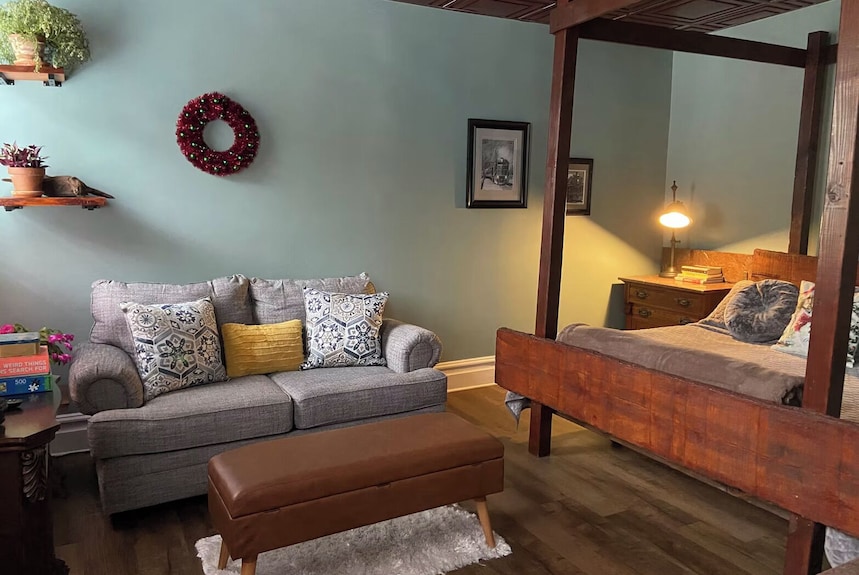 Upscale King Suite With Purple Mattress And Reserved Off-street Parking - Pennsylvania