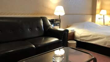 Quarto casal, para fumantes | Escrivaninha, Wi-Fi de cortesia