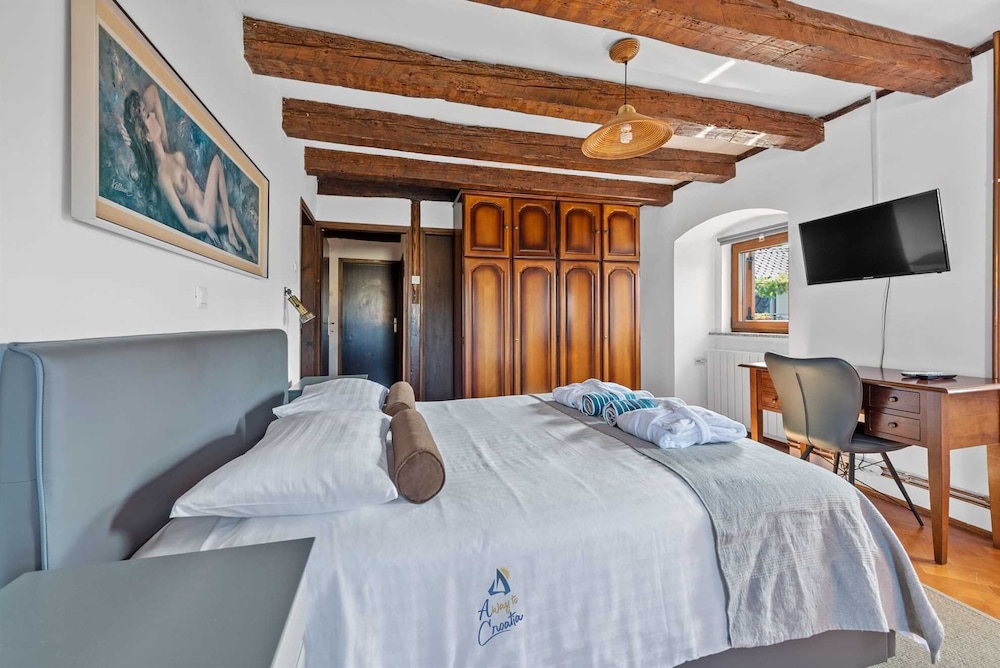 Charming 3br Villa For 6 With Pool Near The Beach - Rijeka
