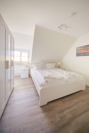 Apartamento (2) | Cortinas/cortinados opacos, ferro/tábua de engomar 