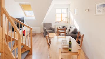 Apartamento (4) | Sala de estar | TV de ecrã plano, matraquilhos, ténis de mesa, brinquedos
