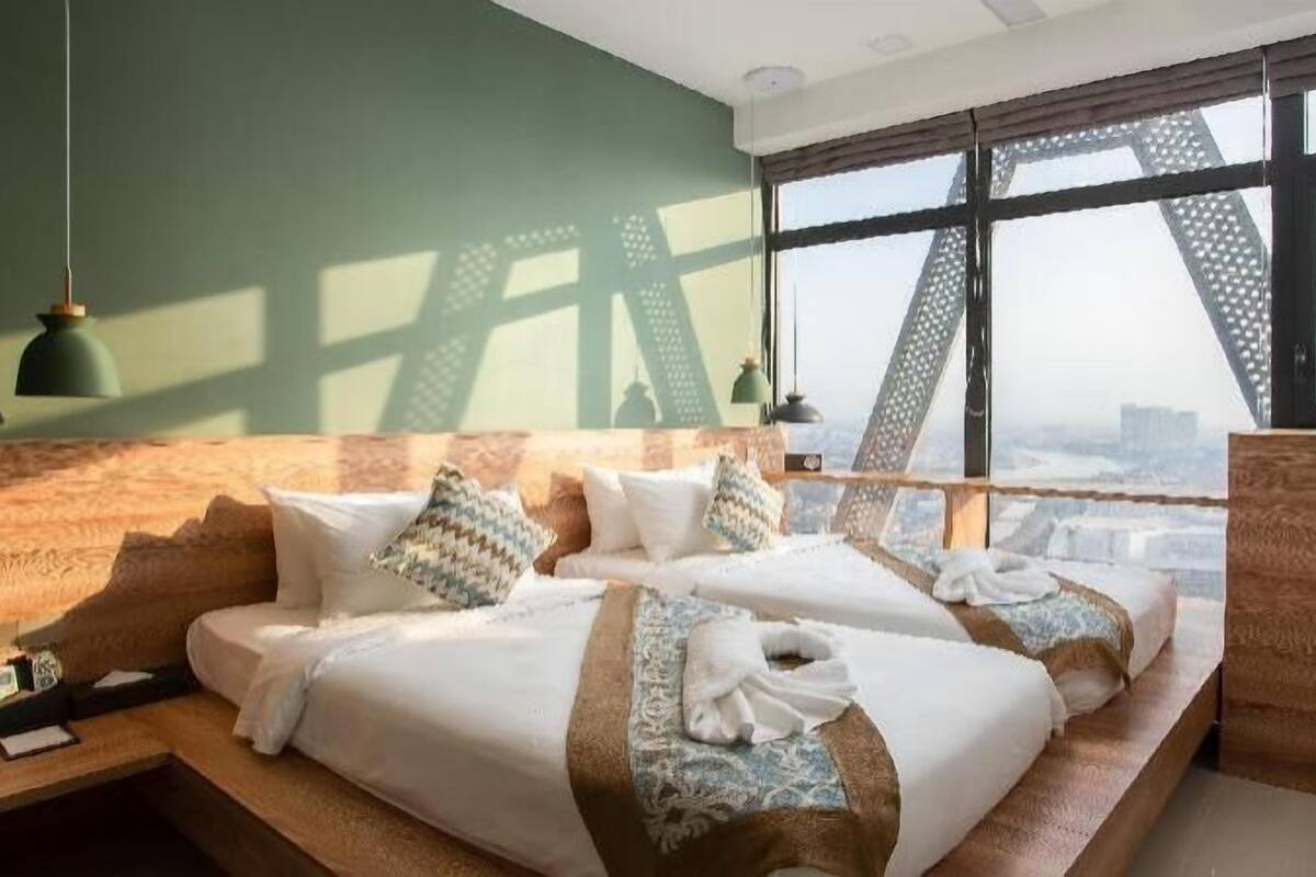 Roupa de alta qualidade, minibar, cofre no quarto, secretária