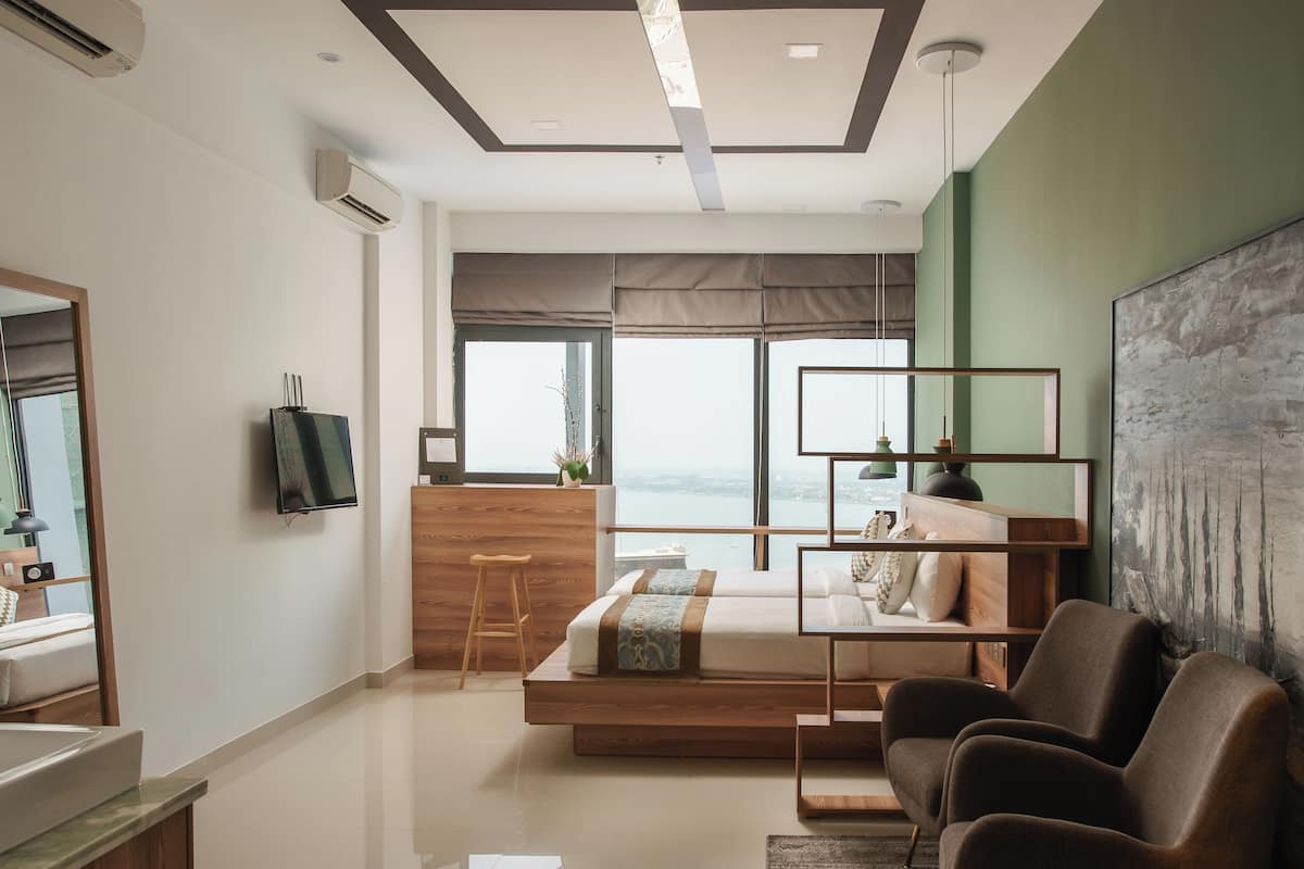 Landmark Twin Room, 1 Bedroom, River View | 1 quarto, roupa de alta qualidade, minibar, cofre no quarto