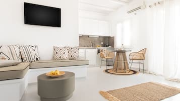 Deluxe King Studio | Cozinha privada | Um frigorífico, um micro-ondas, um forno, uma placa de cozinha