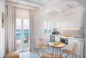 Estúdio Superior | Cozinha privada | Um frigorífico, um micro-ondas, um forno, uma placa de cozinha 