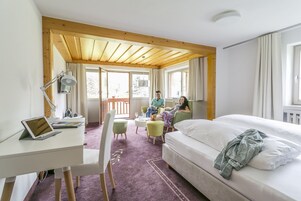 Quarto Duplo Superior, varanda | Roupa hipoalergénica, edredões de penas, cofre no quarto, secretária 