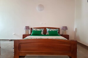 Suite Superior, 1 cama queen-size | Secretária, cortinas/cortinados opacos, ferro/tábua de engomar 