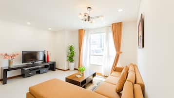 Apartamento Familiar, 2 quartos | Sala de estar | Televisor LCD de 32 polegadas com canais por cabo, televisor