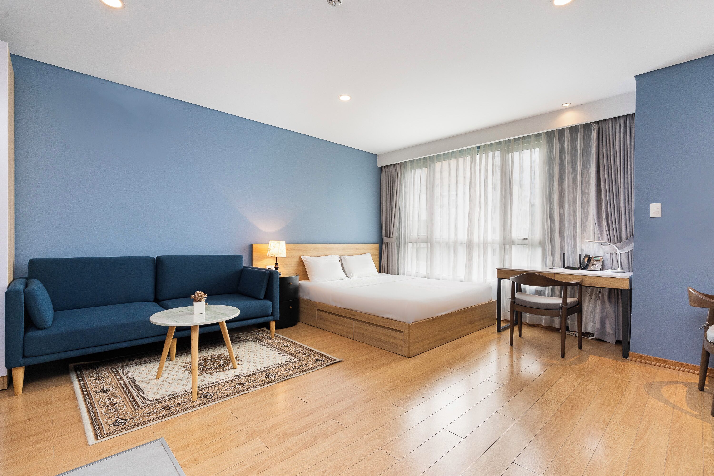 Estúdio | Cofre no quarto, secretária, cortinas/cortinados opacos 