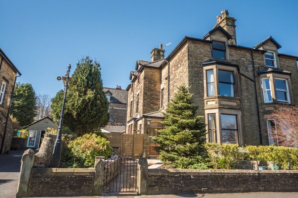 Compton Guest House - Buxton, UK