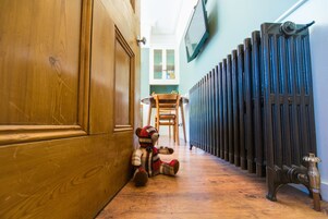 Quarto casal, suíte | Ferros/tábuas de passar roupa, Wi-Fi de cortesia