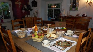 Pequeno-almoço continental diário incluído 