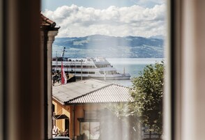 Quarto casal standard, vista parcial para o lago | Sacada