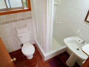 Cabana standard, para não fumantes | Banheiro | Chuveiro/banheira combinados, produtos de toalete grátis