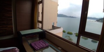 Quarto casal superior, 1 cama de casal, para não fumantes | Comodidades do banheiro | Chuveiro, produtos de toalete grátis, secador de cabelo, chinelos