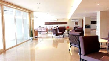 3 bares/lounges