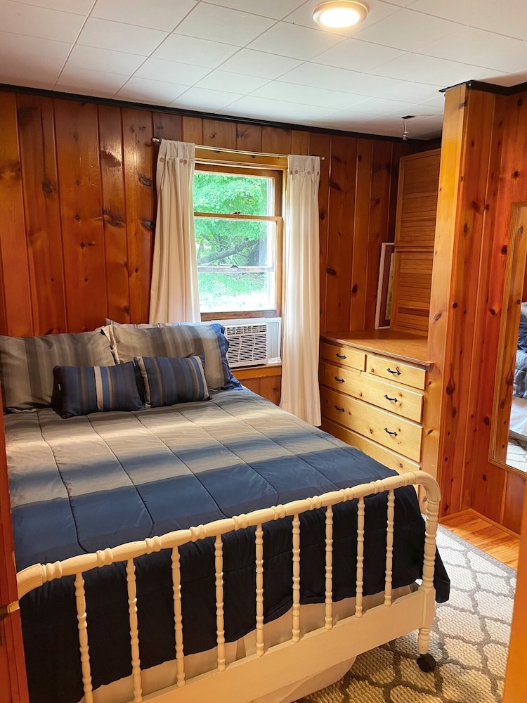 Vacation Rental In Boyne City, Mi, 3 Bedroom 2 Bath House (Near Sandy Be - Peninsula Beach, MI