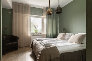 Quarto casal premium | Roupas de cama antialérgicas, ferros/tábuas de passar roupa