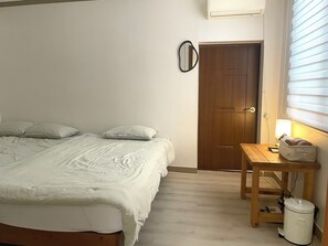 Quarto duplo | Cortinas blackout, Wi-Fi de cortesia, roupa de cama