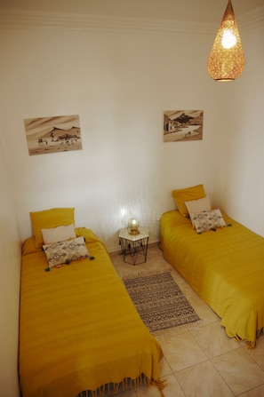 Apartamento, 2 quartos, sacada, vista para o mar (2nd Floor) | Roupas de cama premium, individualmente decorados
